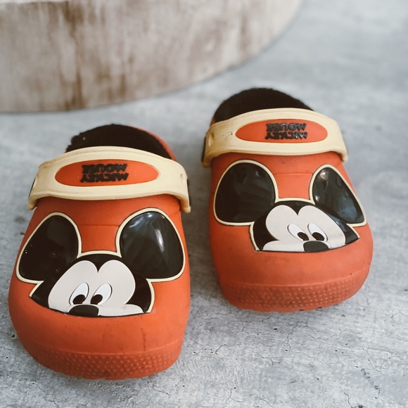 CROCS | Shoes | Crocs Mickey Mouse Rare Fleece Lined Baby Croc Size 6 ...